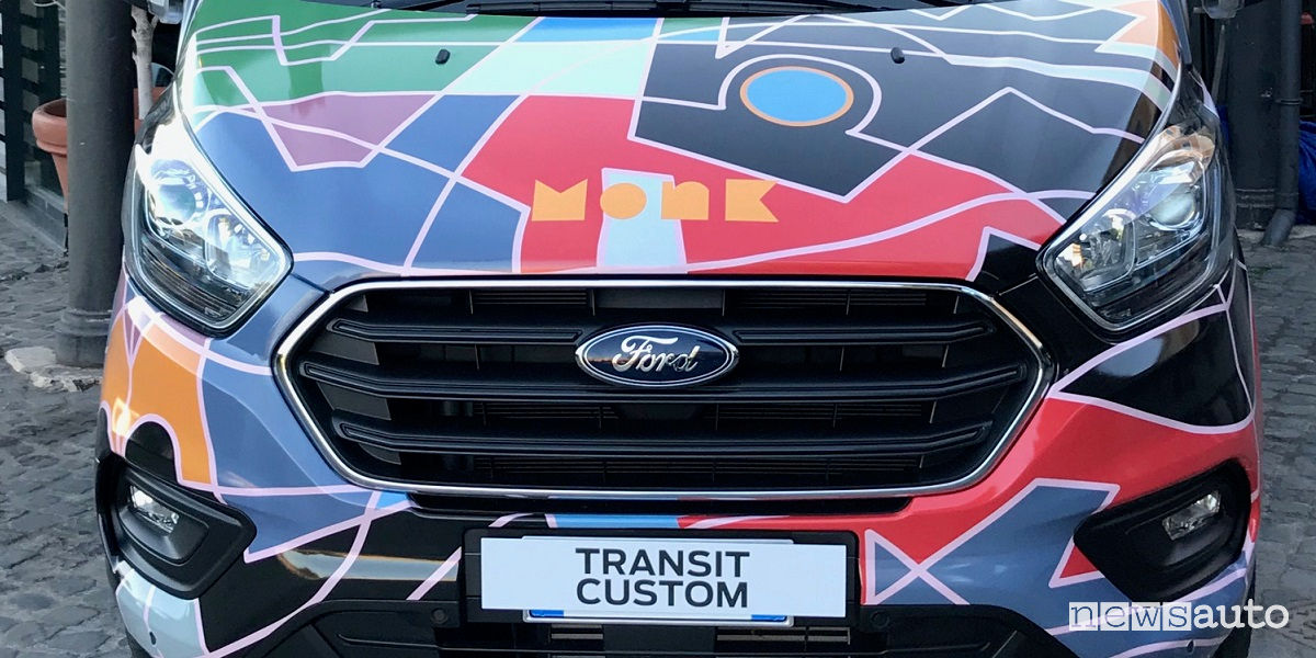 Furgone wrappato? Il Ford Transit Custom cambia pelle con l'opera d'arte
